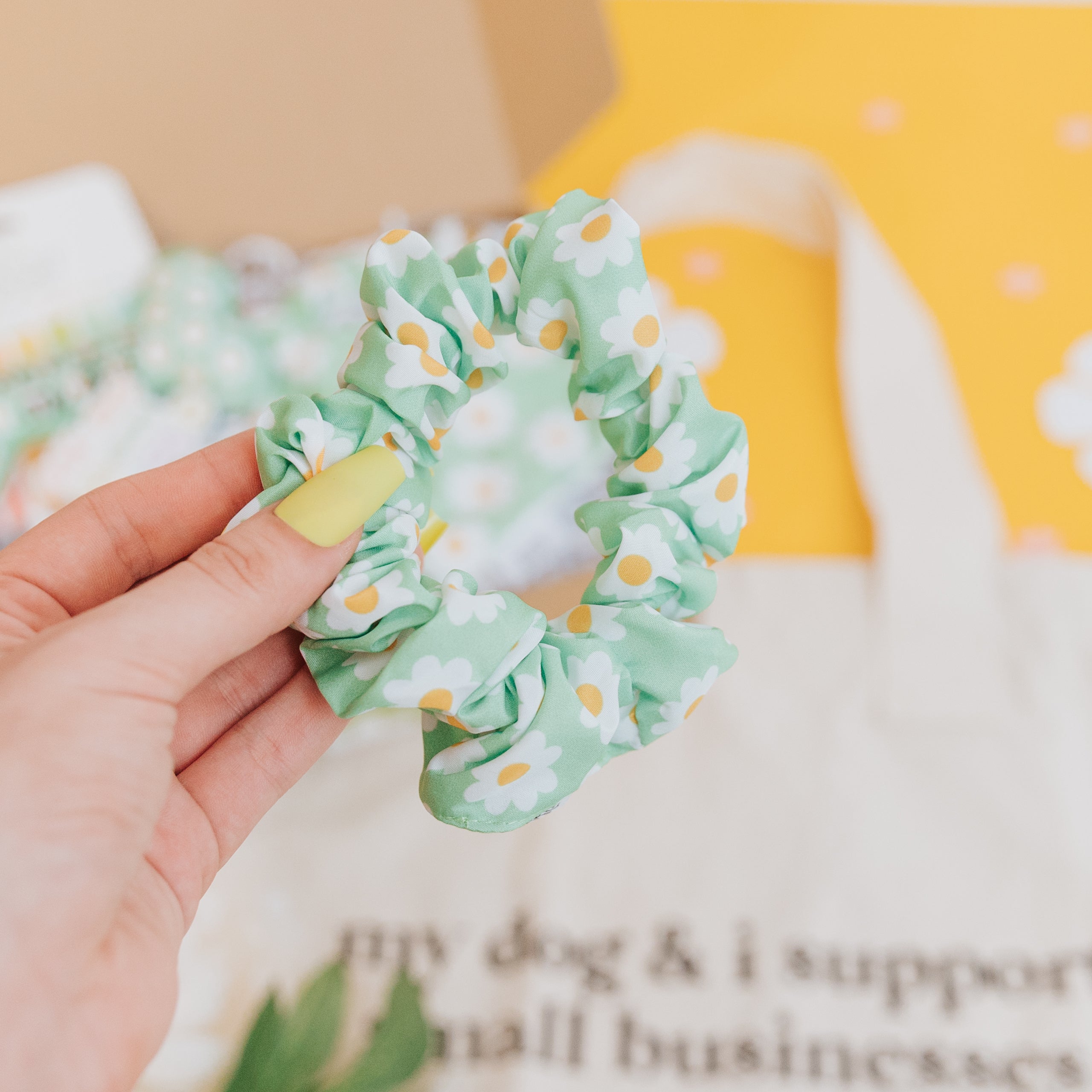 Daisy Scrunchie | Sassy Woof Product