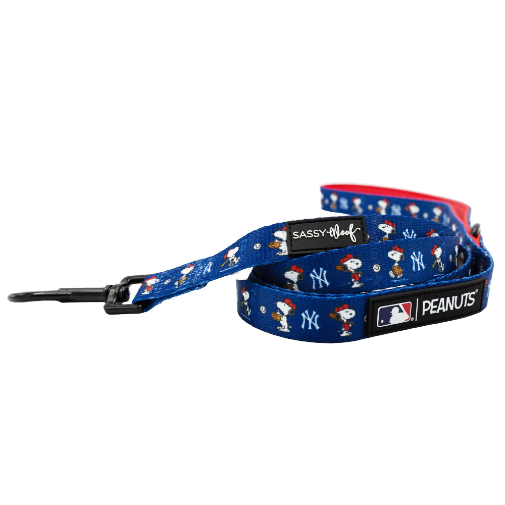 Dog Leash - MLB™ x Peanuts™ New York Yankees™ | Sassy Woof Product
